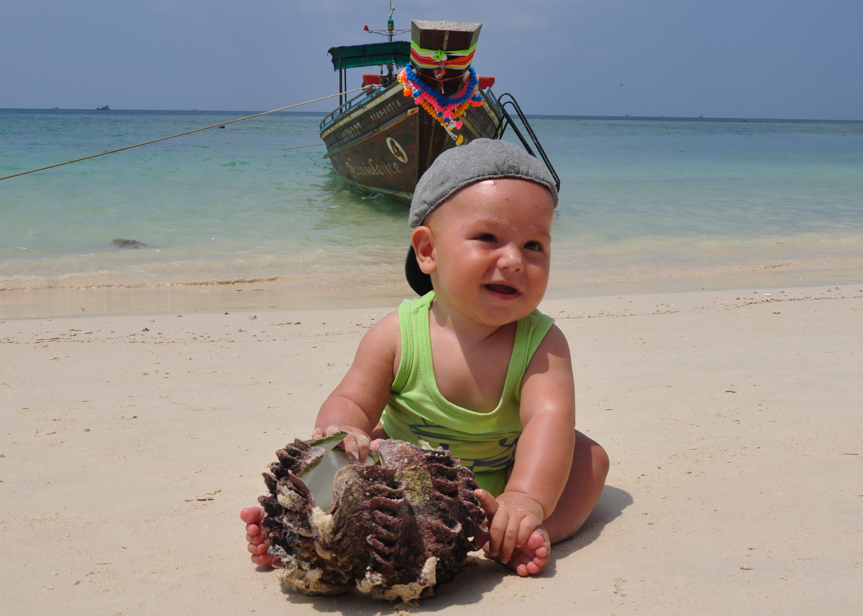 Junior Nomad - Couple traveling the world with a baby